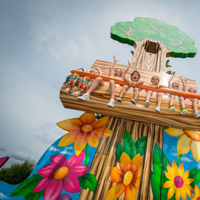 Parc F.U.N : Roller coaster, zip line and more ! | Les Sommets ...
